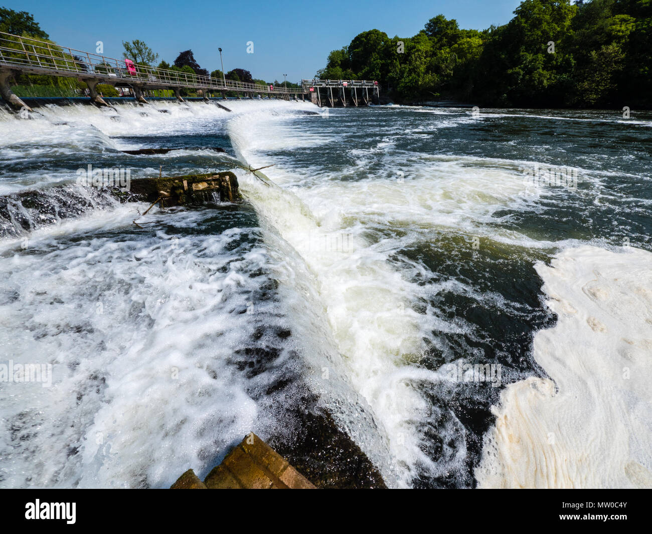 Boulters lock weir hi-res stock photography and images - Alamy