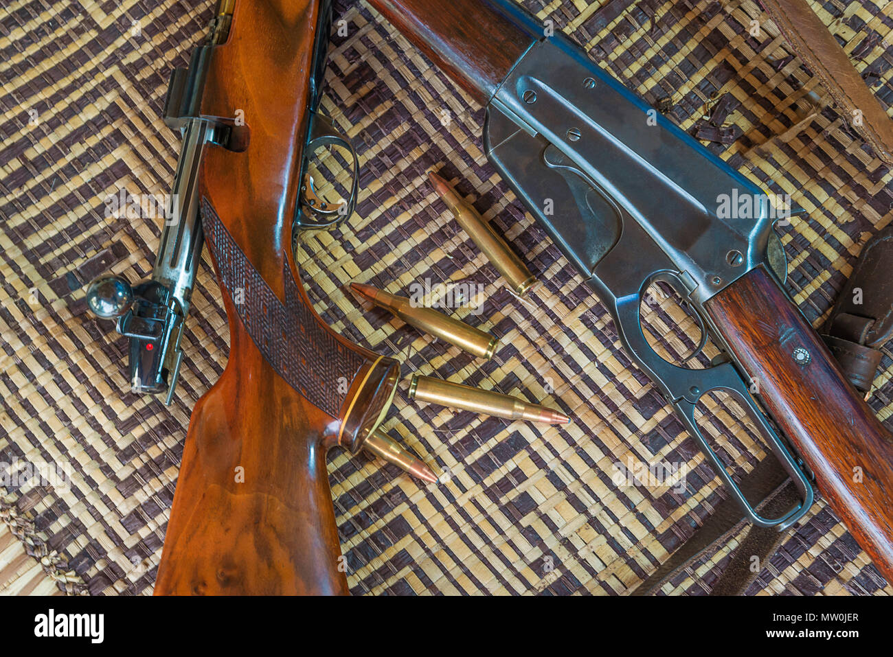 Hunting guns hi-res stock photography and images - Alamy