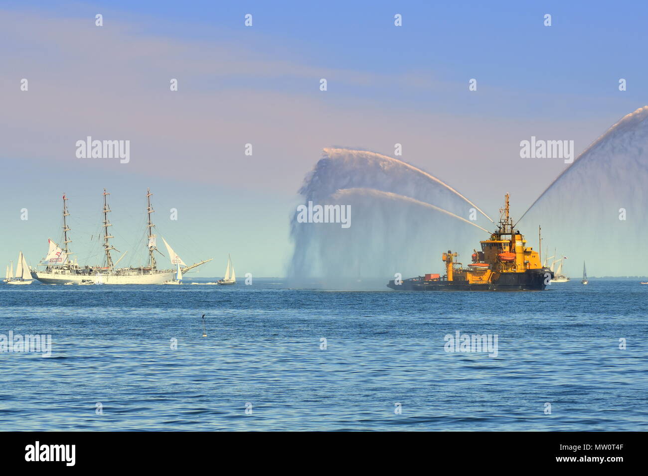 Floating fire pump hi-res stock photography and images - Alamy