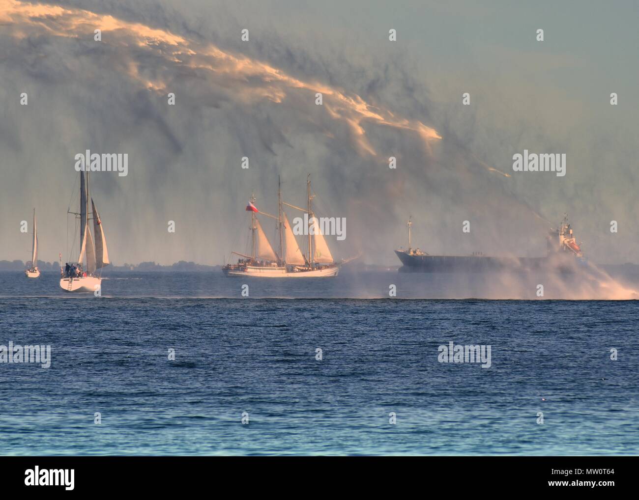Smoke on the horizon hi-res stock photography and images - Alamy