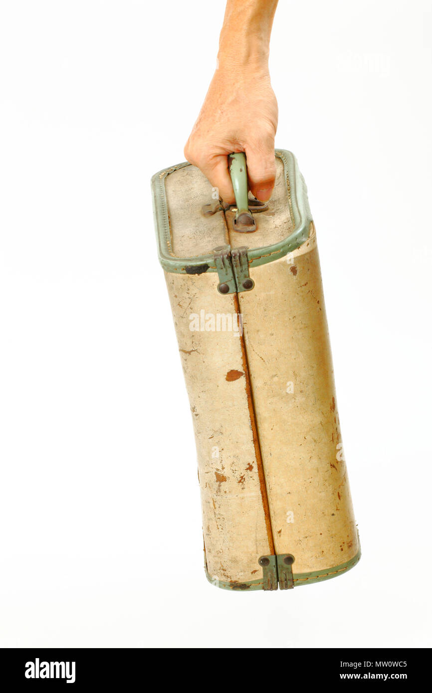 hand holding suitcase handle Stock Photo - Alamy