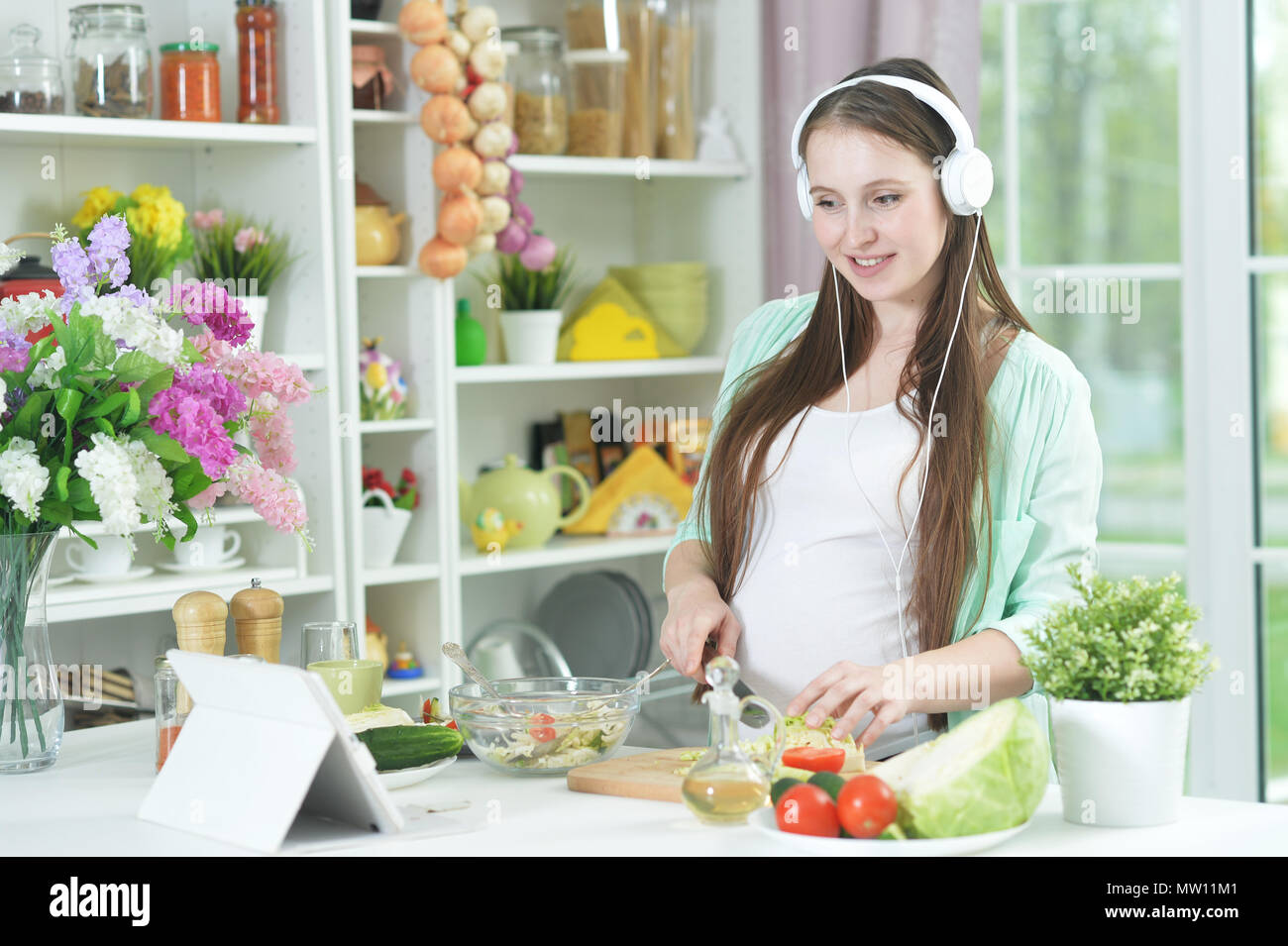Wife cooking hi-res stock photography and images - Alamy