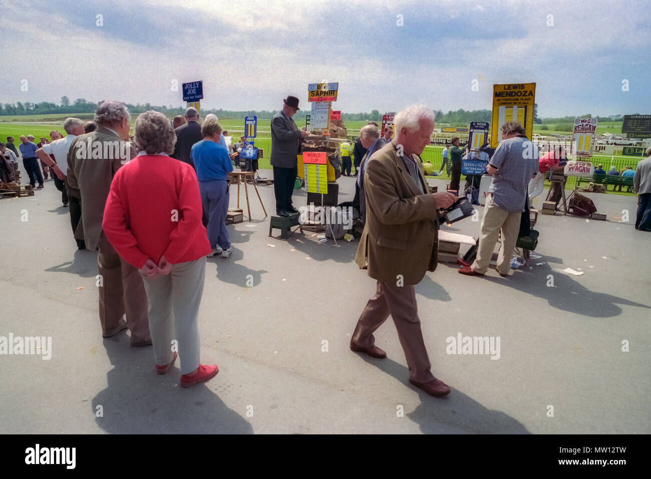 Racing at lingfield hi-res stock photography and images - Alamy