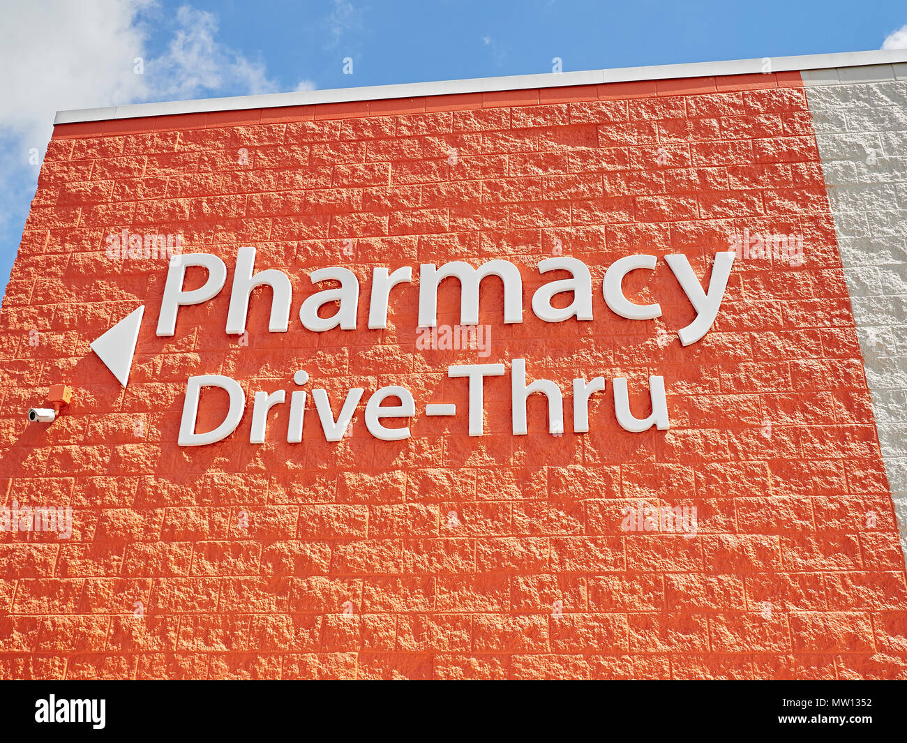 Outdoor exterior advertising hi-res stock photography and images - Alamy