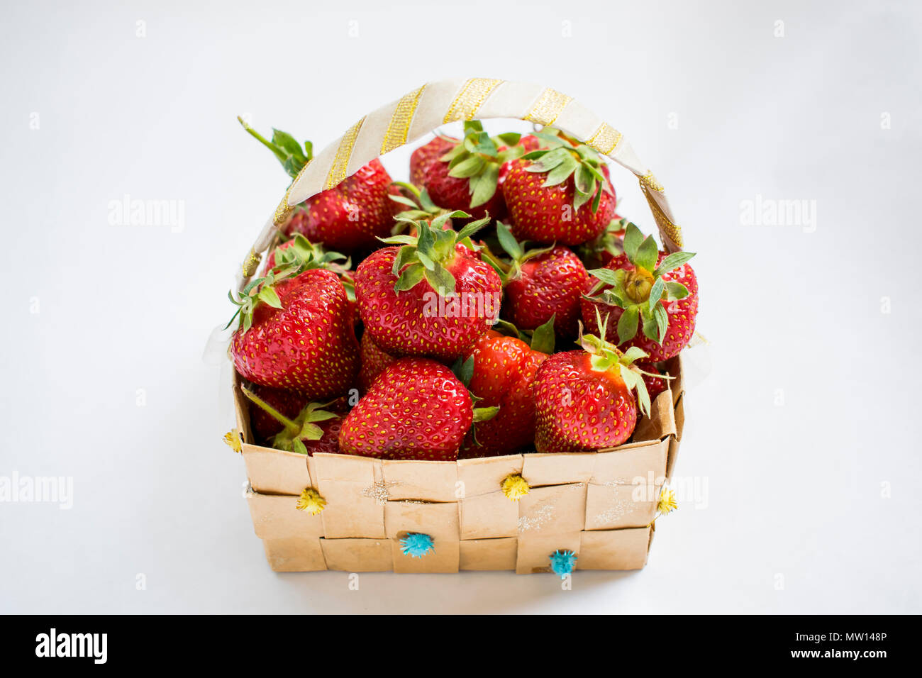 Basket of strawberries hi-res stock photography and images - Alamy