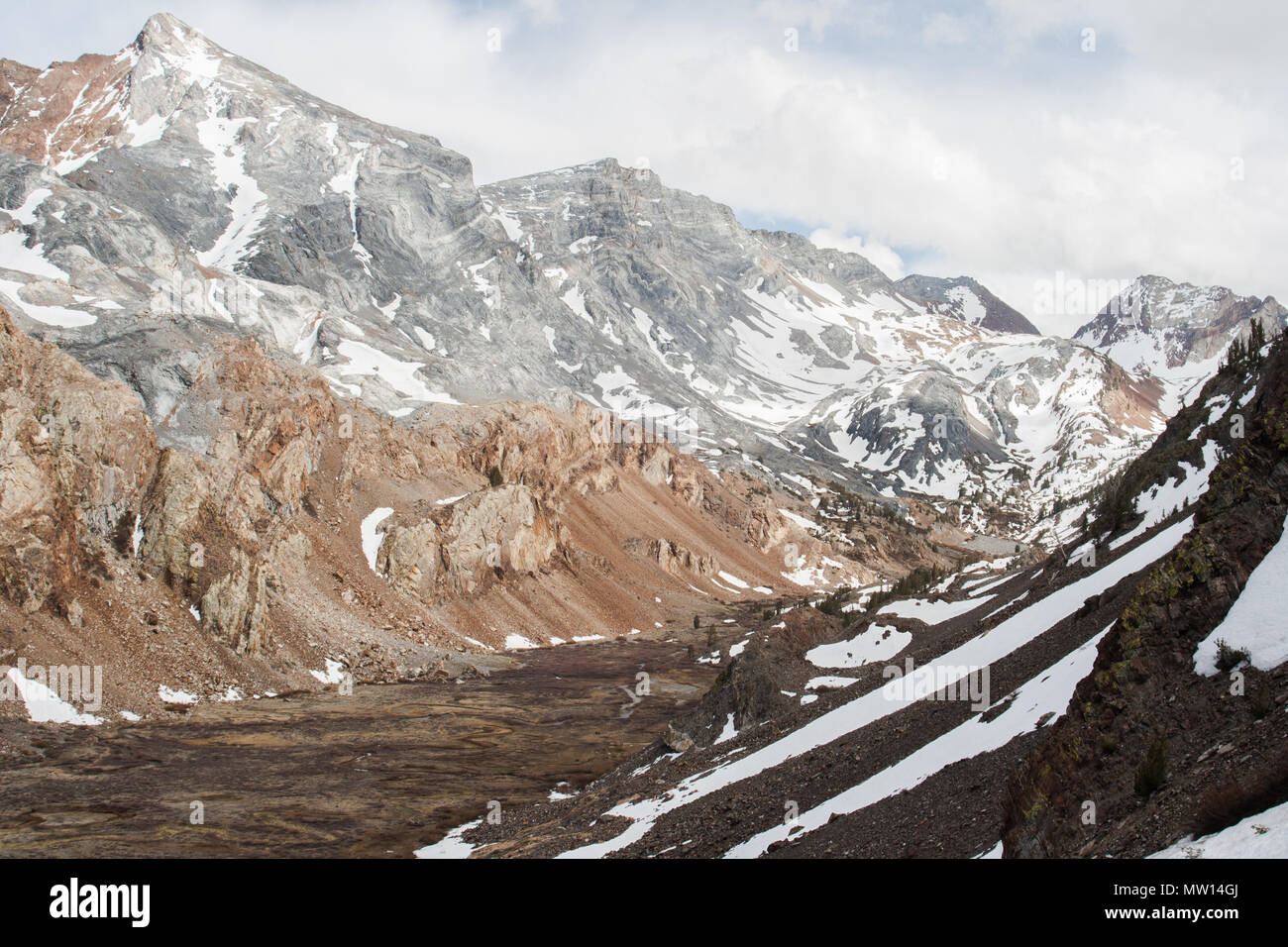 A snow covered mountain view in the Sierra Nevada Mountains, California ...