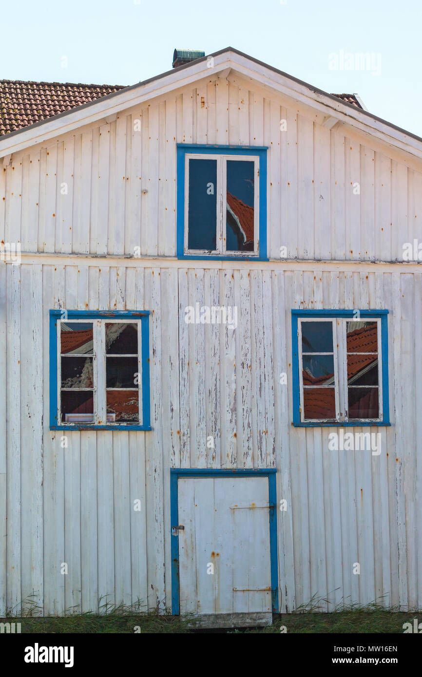 Gable window sky vintage hi-res stock photography and images - Alamy