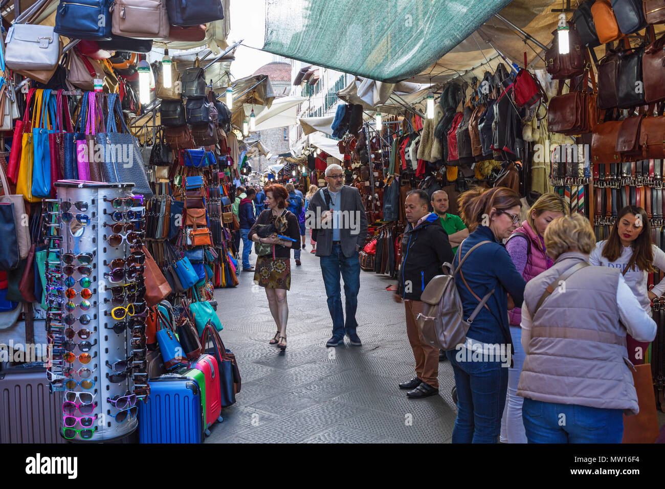 People stand walk street hi-res stock photography and images - Alamy