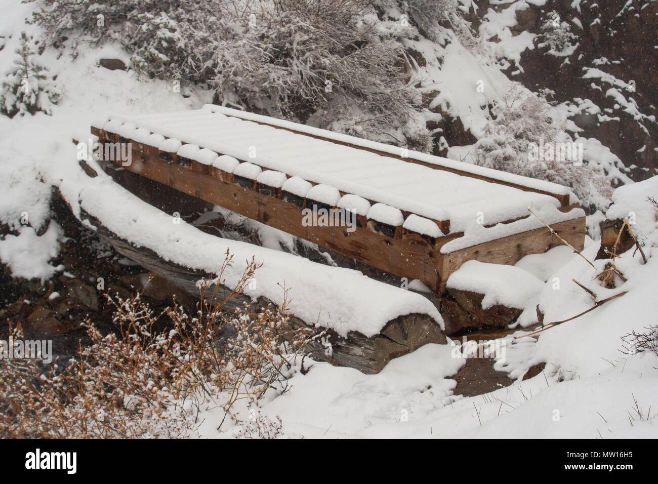 A bridge covered in snow in the Sierra Nevada Mountains Stock Photo - Alamy