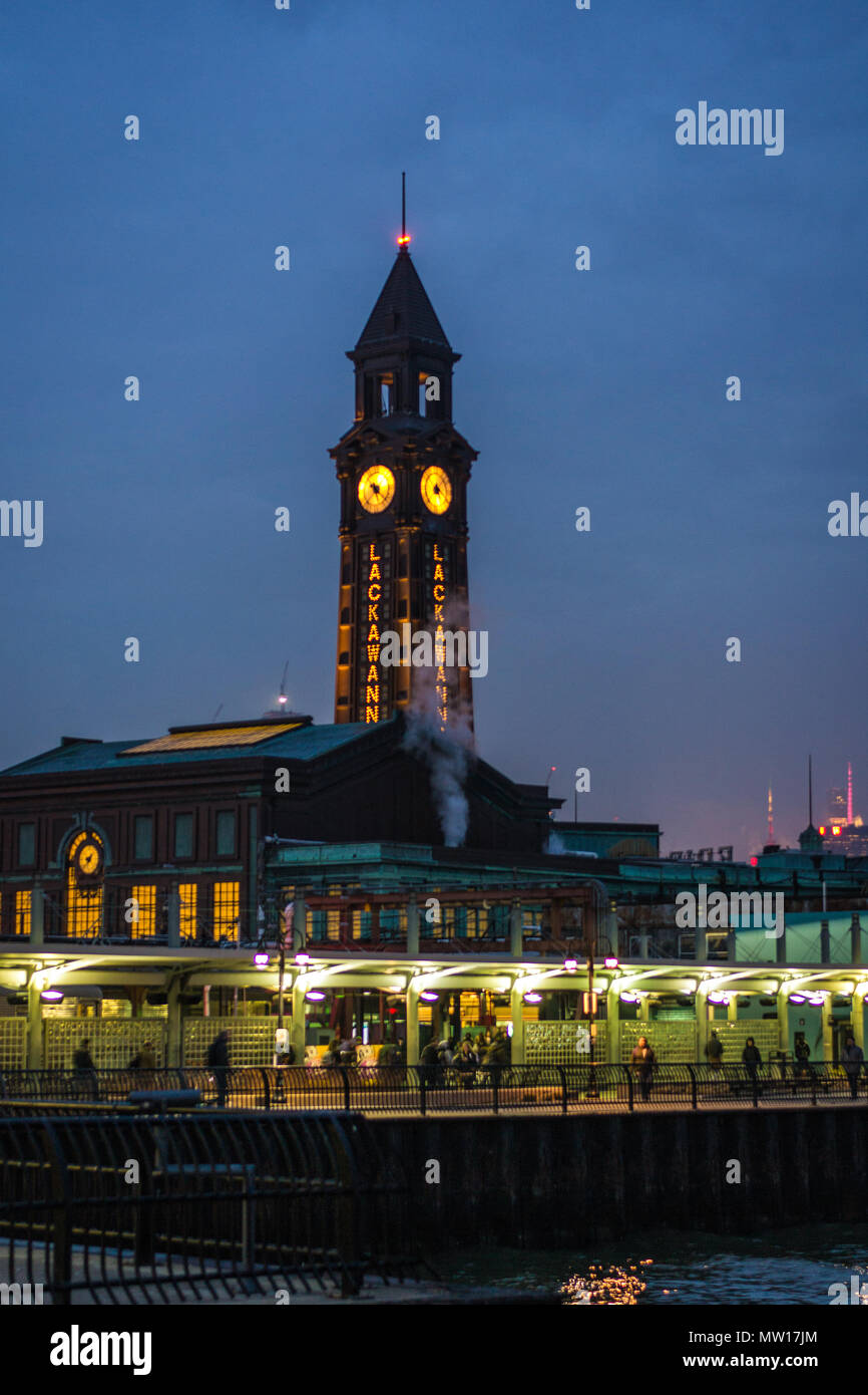 Train station clock hi-res stock photography and images - Alamy