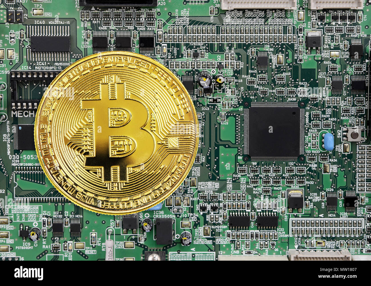 Cryptocurrency mining computer hi-res stock photography and images - Alamy