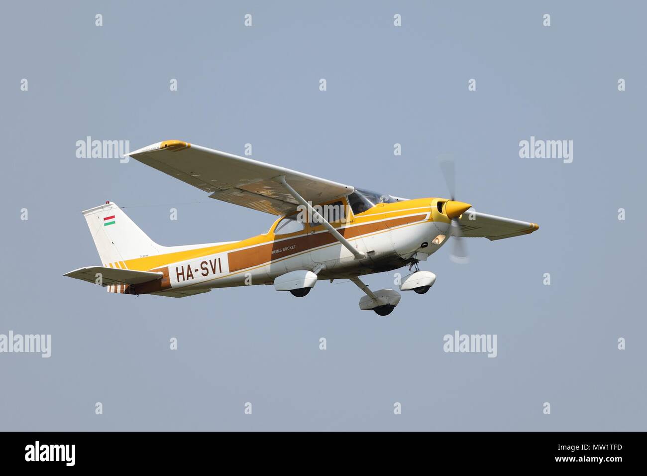 Cessna 172 flight hi-res stock photography and images - Alamy
