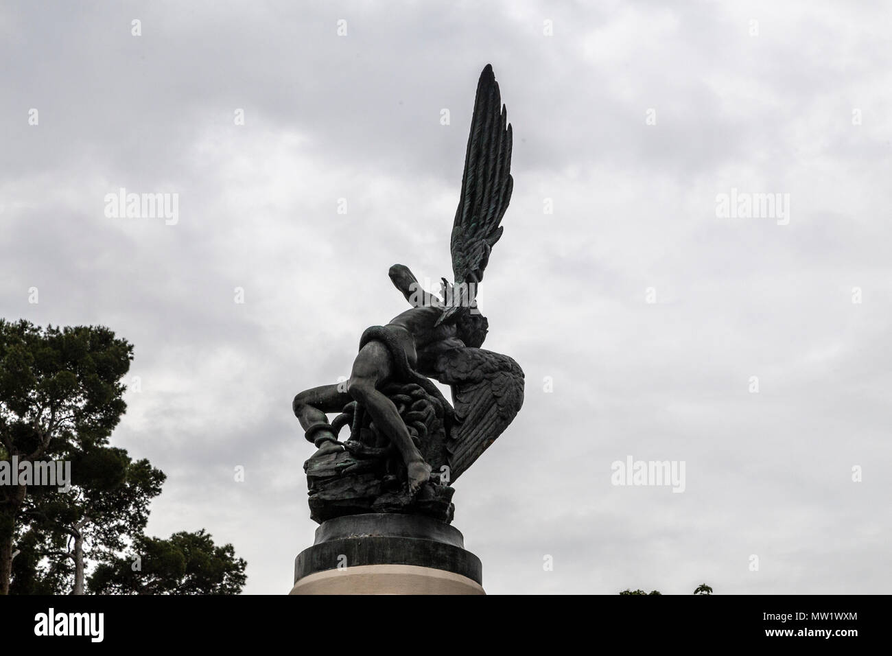 Fountain of fallen angel in Parque el Retiro, Madrid, Spain Stock Photo ...