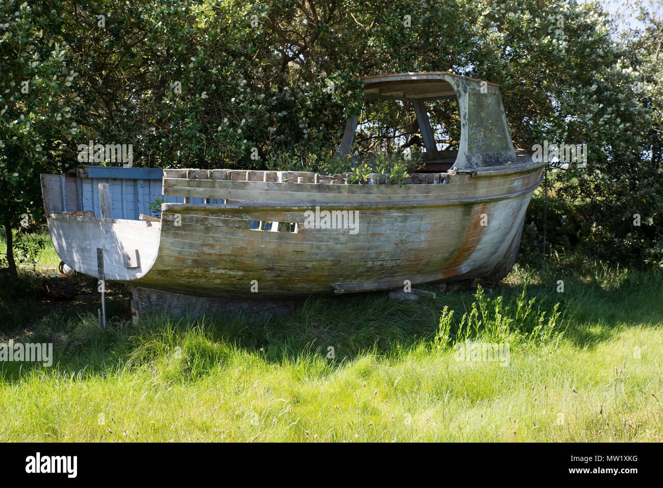 Abandoned palce hi-res stock photography and images - Alamy