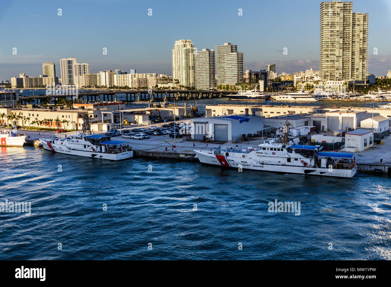 Us coast guard boats hi-res stock photography and images - Alamy