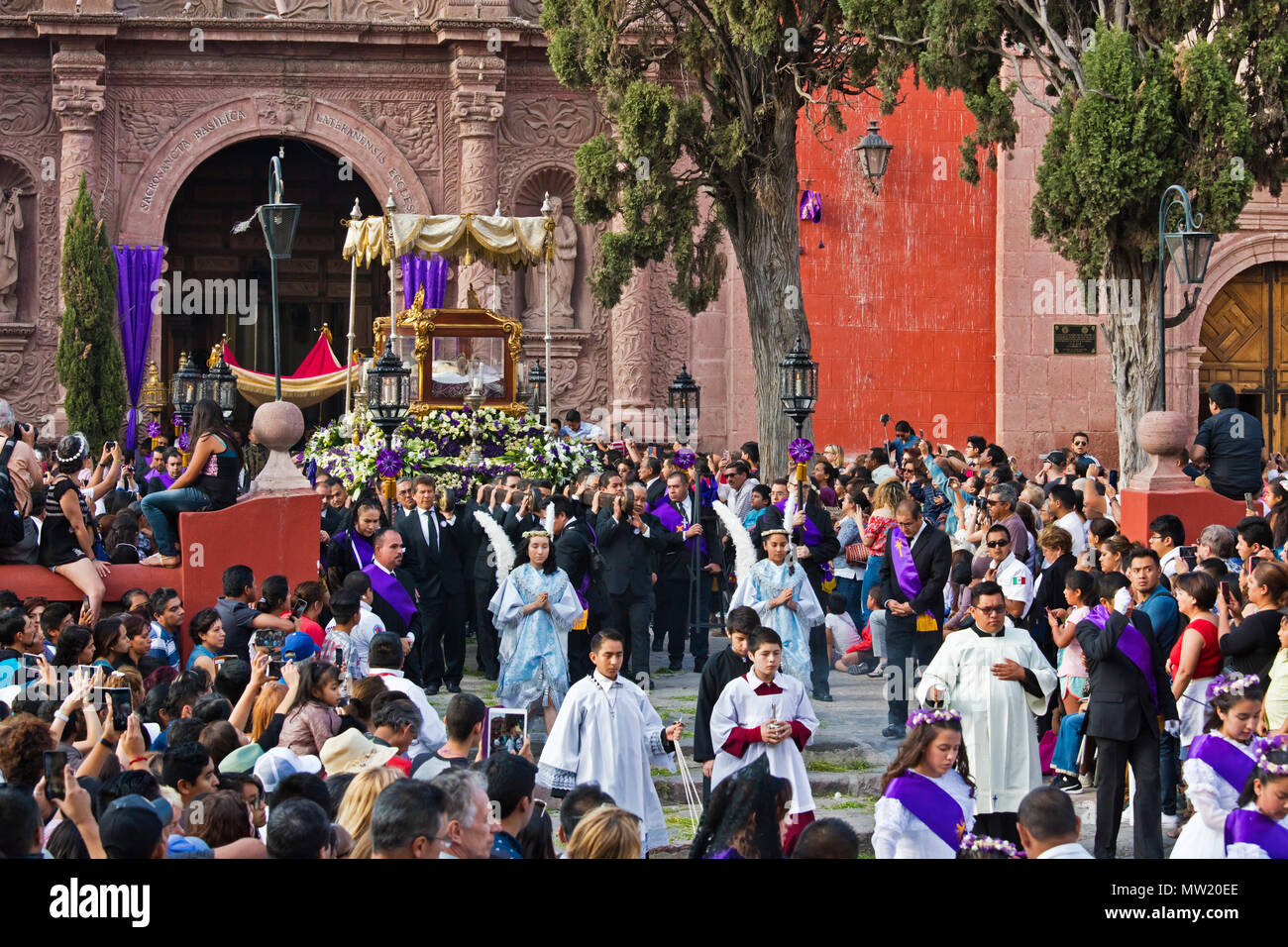 Mexican men carry a statue of JESUS IN A COFFIN in the Good Friday ...