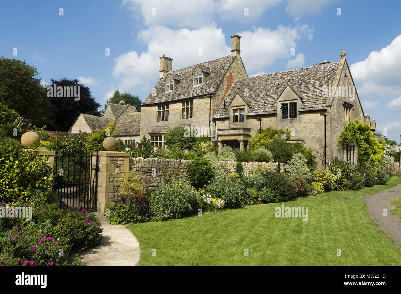 Traditional ancient English Cottage house in Cotswolds with beautiful ...
