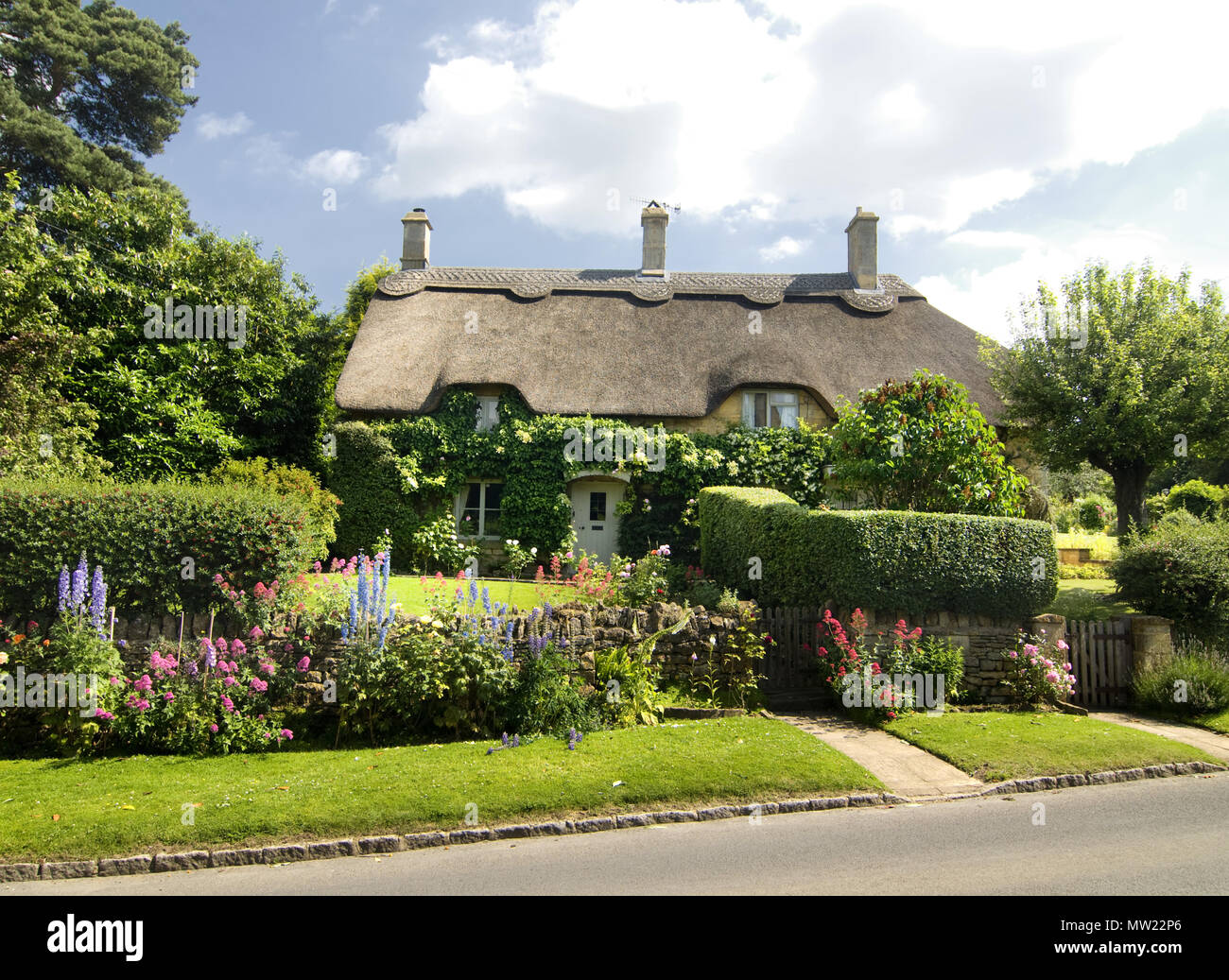 Traditional ancient English Cottage house in Cotswolds with beautiful ...