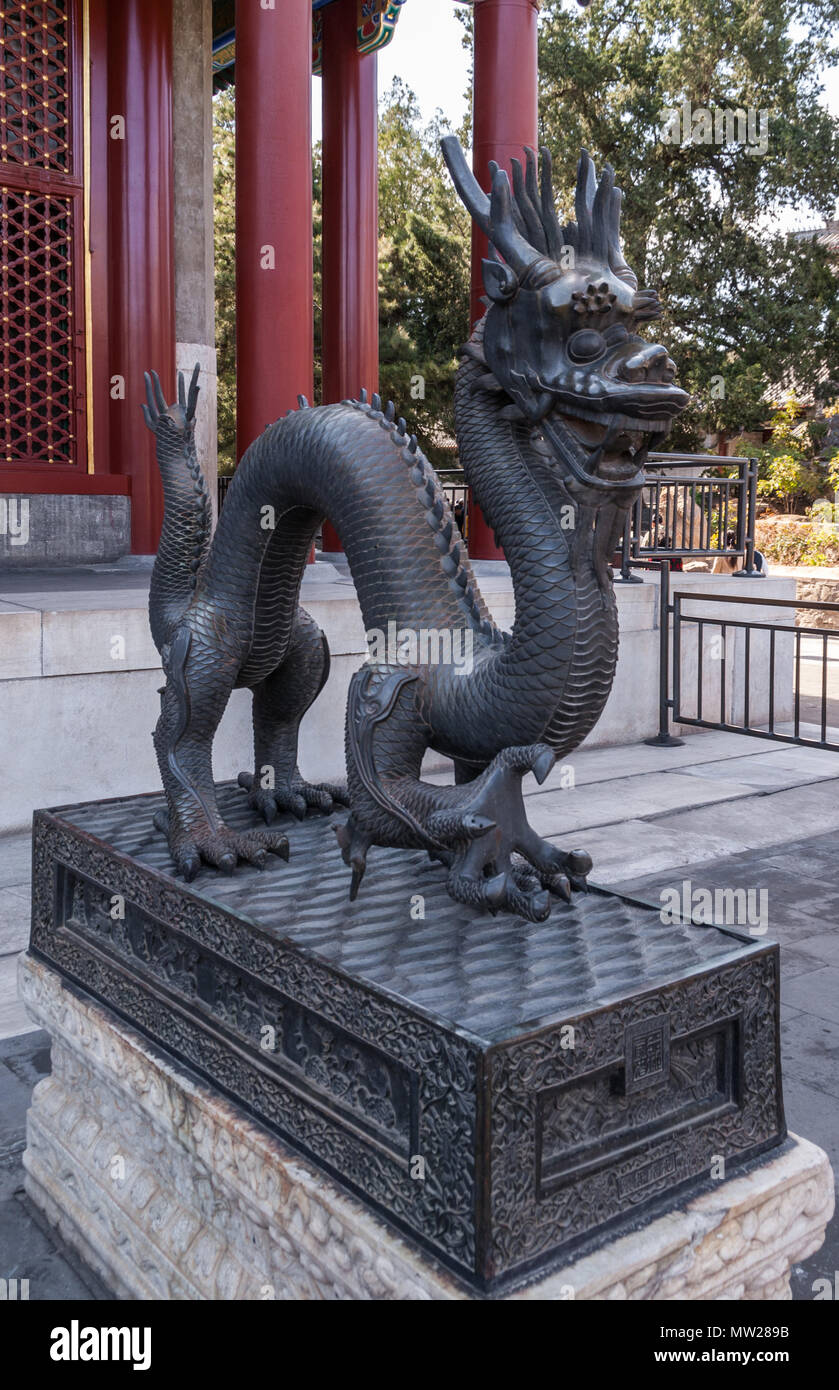 Dragon statue summer palace beijing hi-res stock photography and images ...