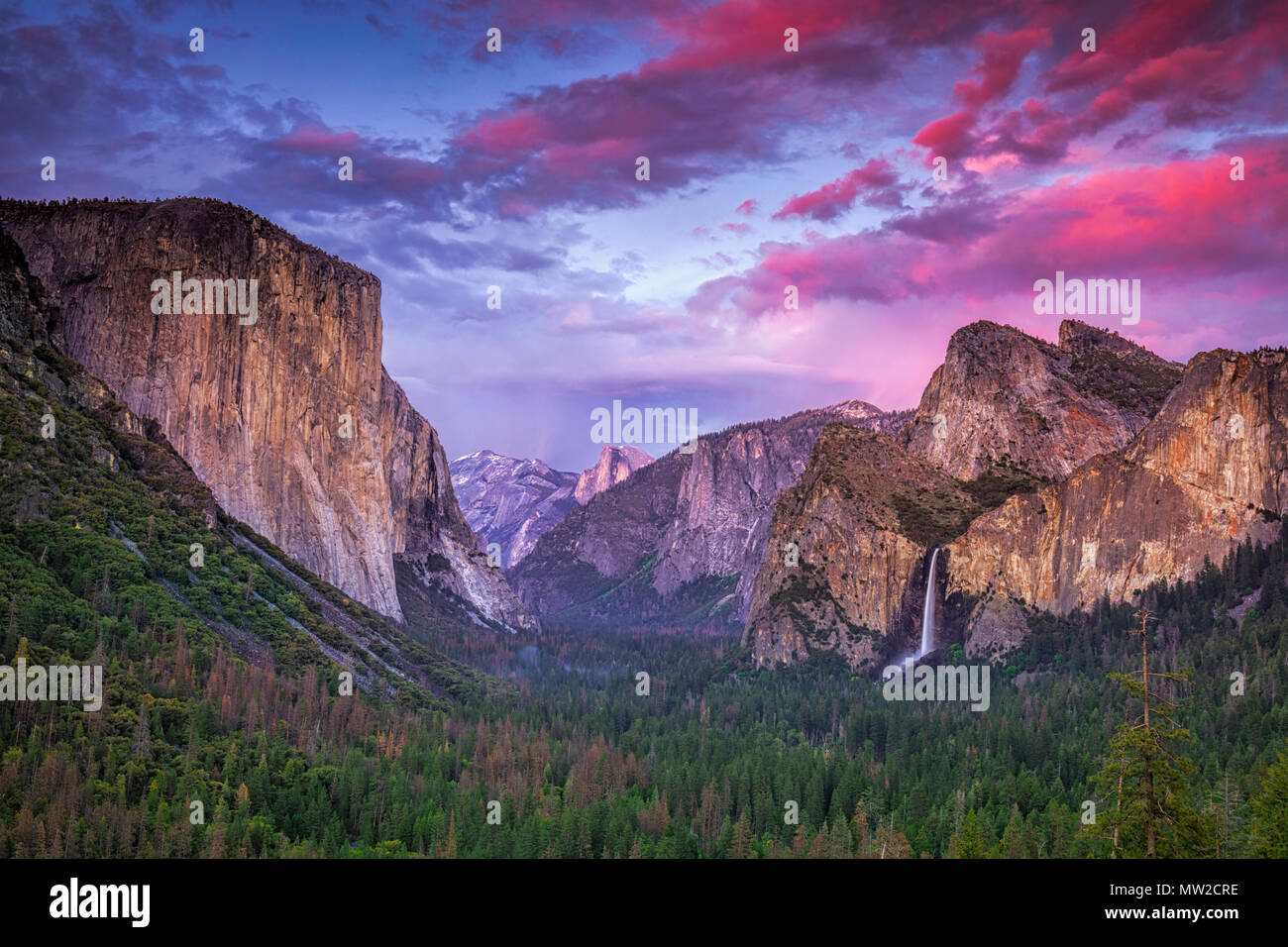 Dramatic magenta clouds hang ov.er Yosemite National Park's iconic ...