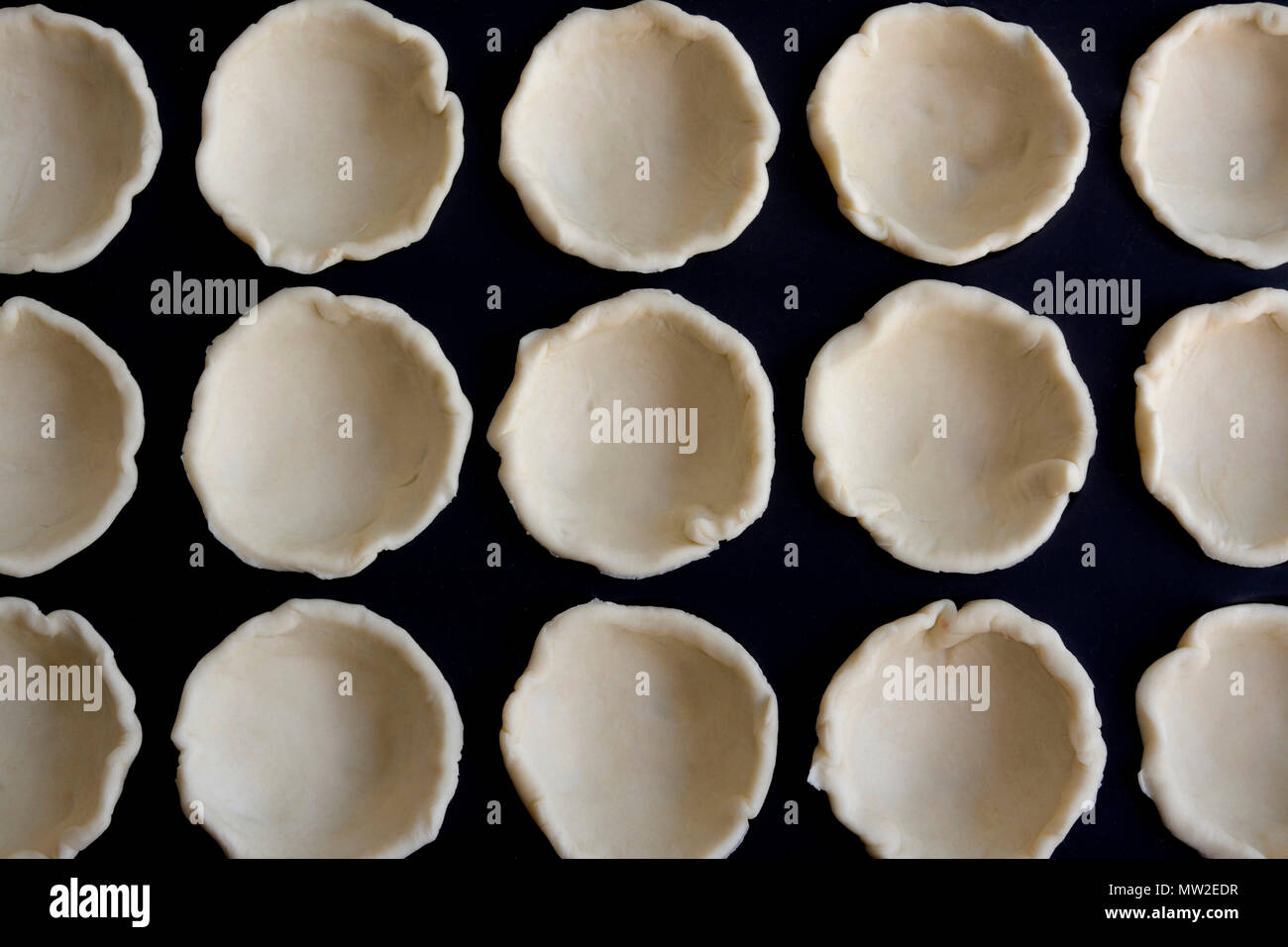 Rows of mini pizzas empty for the aperitif Stock Photo - Alamy