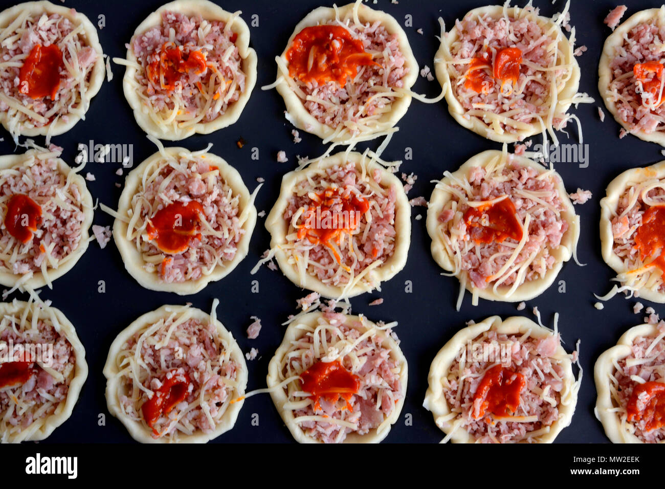 Rows of mini pizzas for the aperitif Stock Photo - Alamy