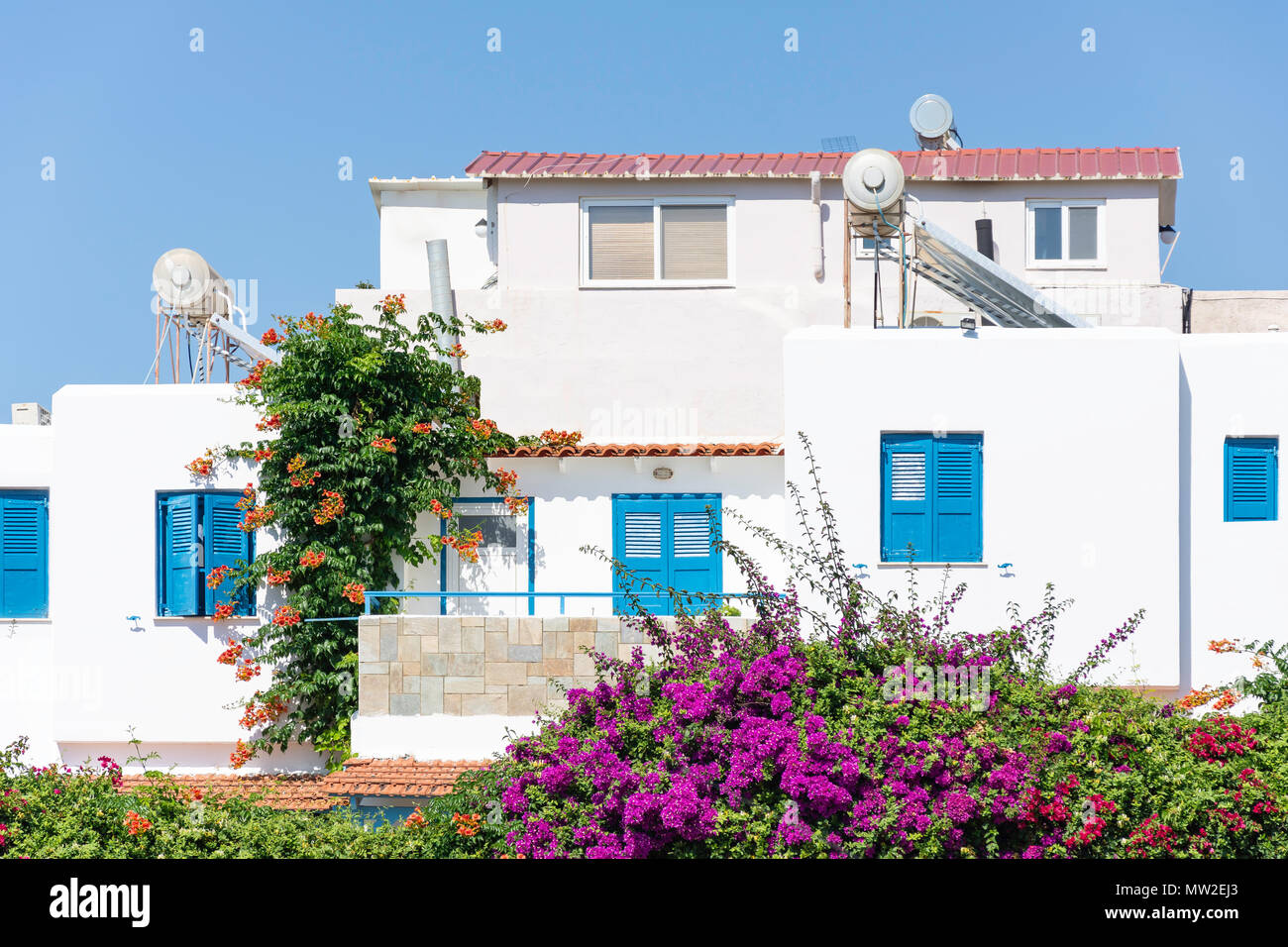 Whitewashed greek villa, Platanes, Rethymno Region, Crete (Kriti ...