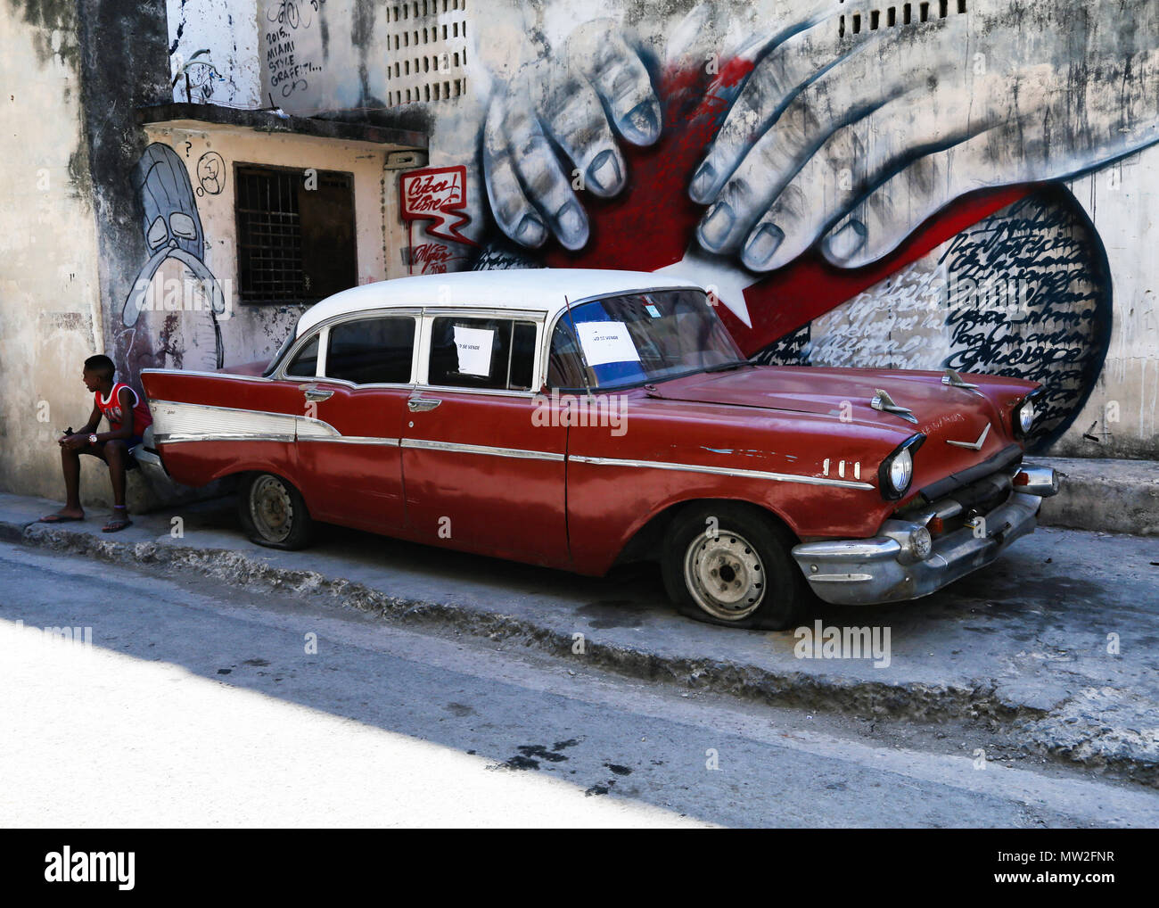 One of Cuba's famous American classic cars of the 1950s Stock Photo - Alamy