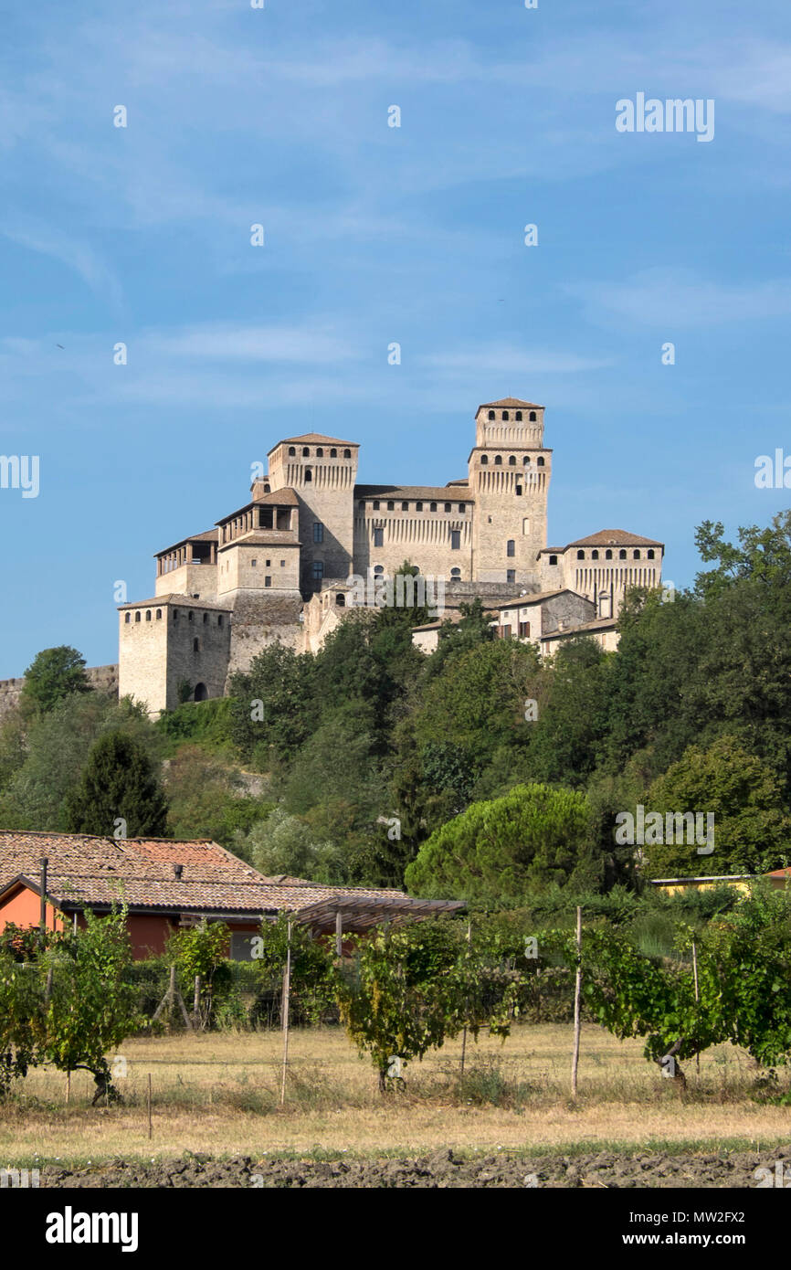 Italy emilia romagna torrechiara castle hi-res stock photography and ...