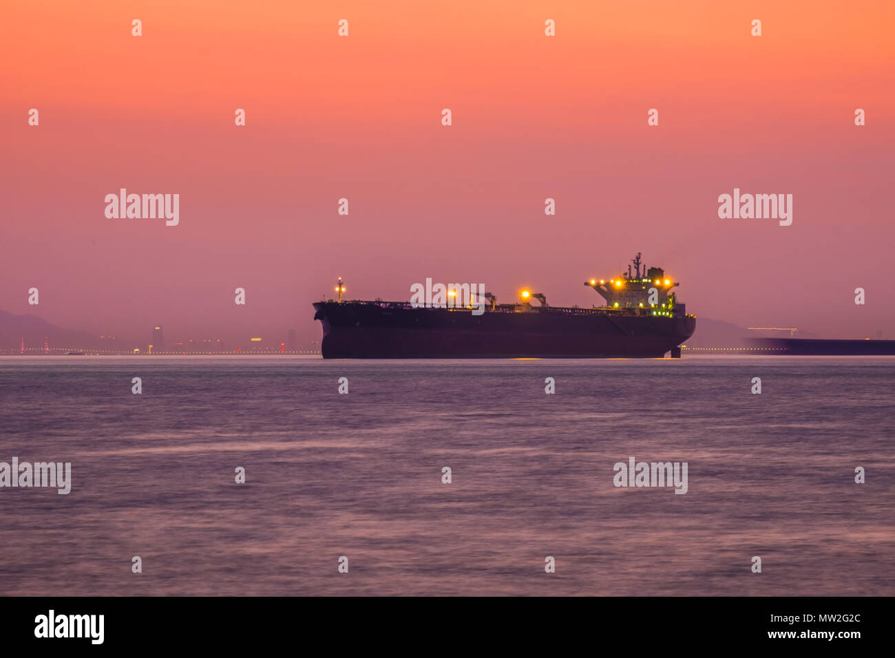 Shell oil tanker hi-res stock photography and images - Alamy