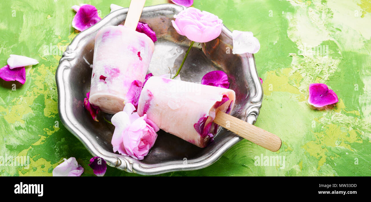 Summer vanilla ice cream with fresh rose flowers Stock Photo - Alamy