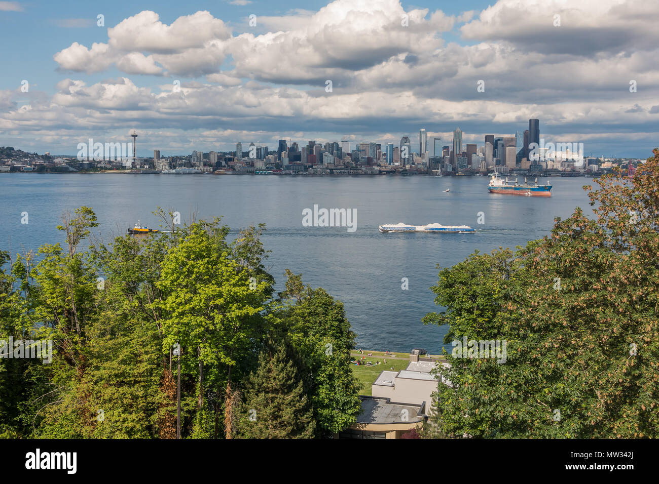 Tugboat And Seattle Stock Photos & Tugboat And Seattle Stock Images - Alamy