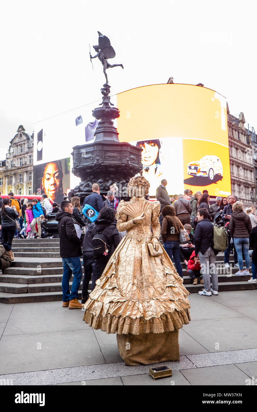 Busking artists hi-res stock photography and images - Alamy