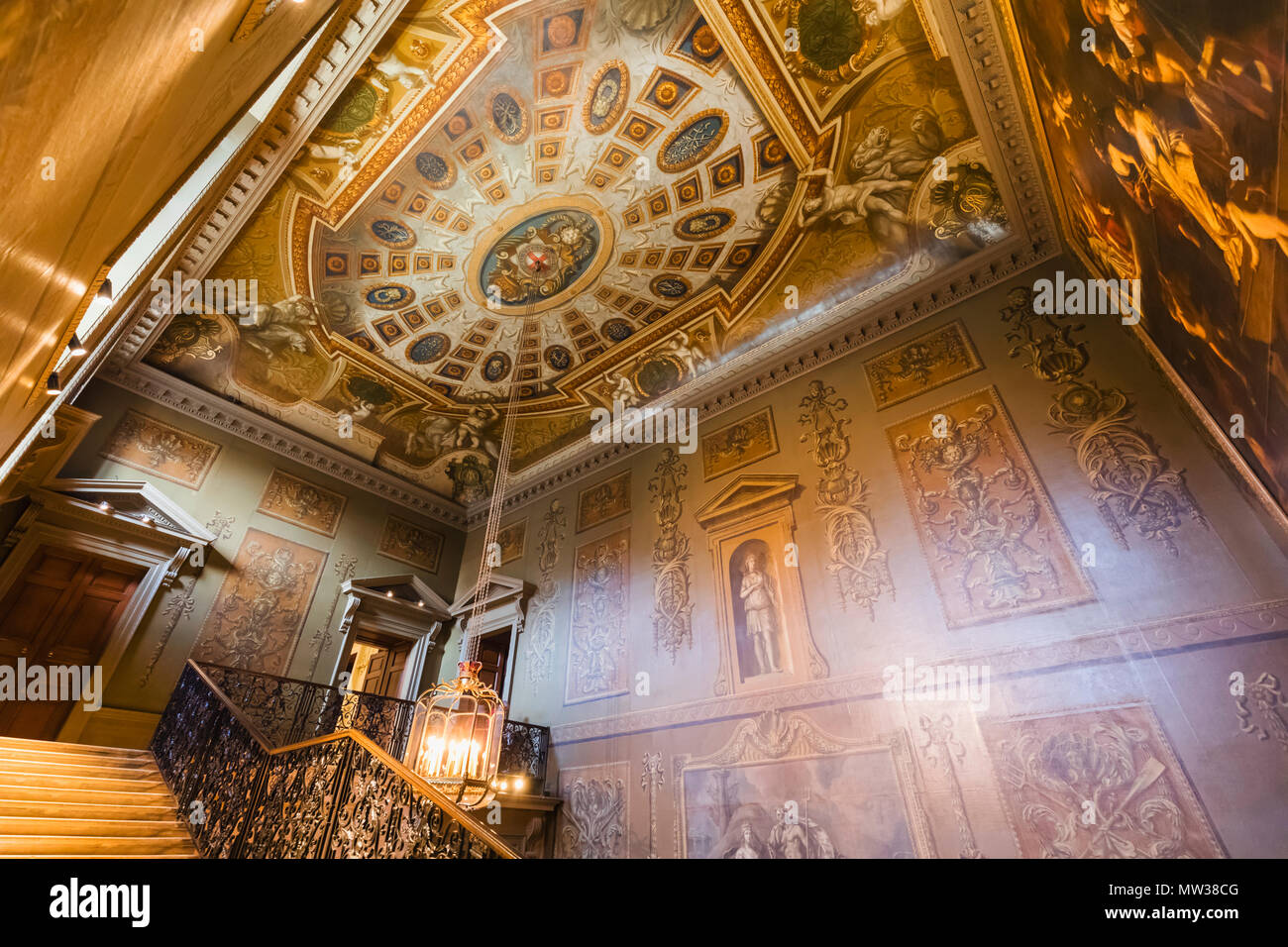Tudor palace interior hi-res stock photography and images - Alamy