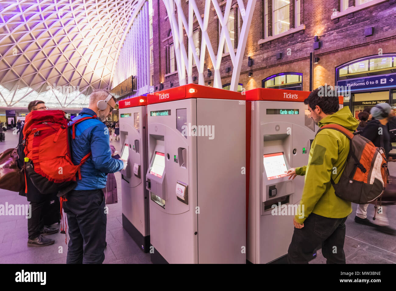 London train ticket machine hi-res stock photography and images - Alamy