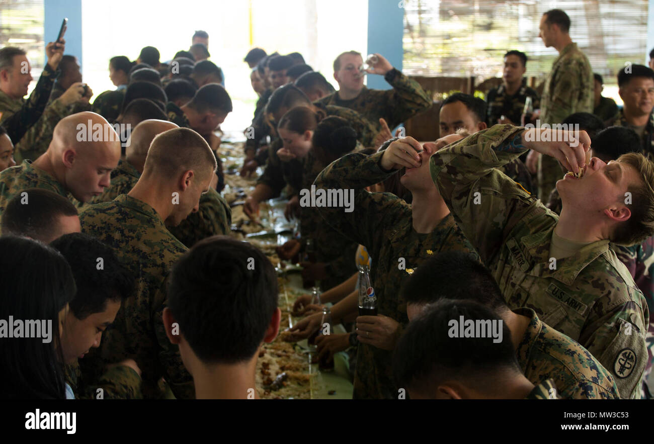 Boodle fight hi-res stock photography and images - Alamy