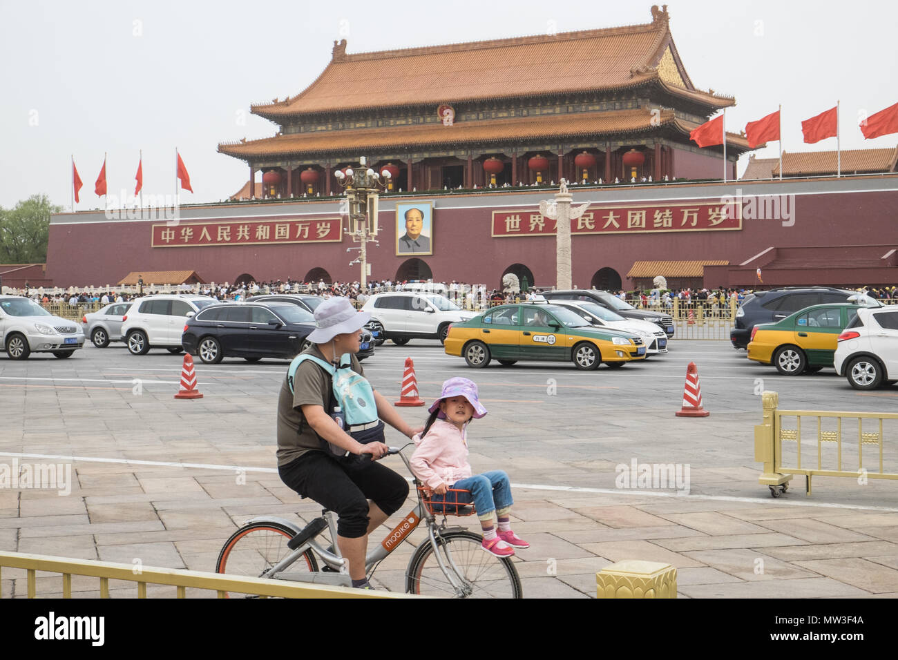 Chinese cycling mobike hi-res stock photography and images - Alamy
