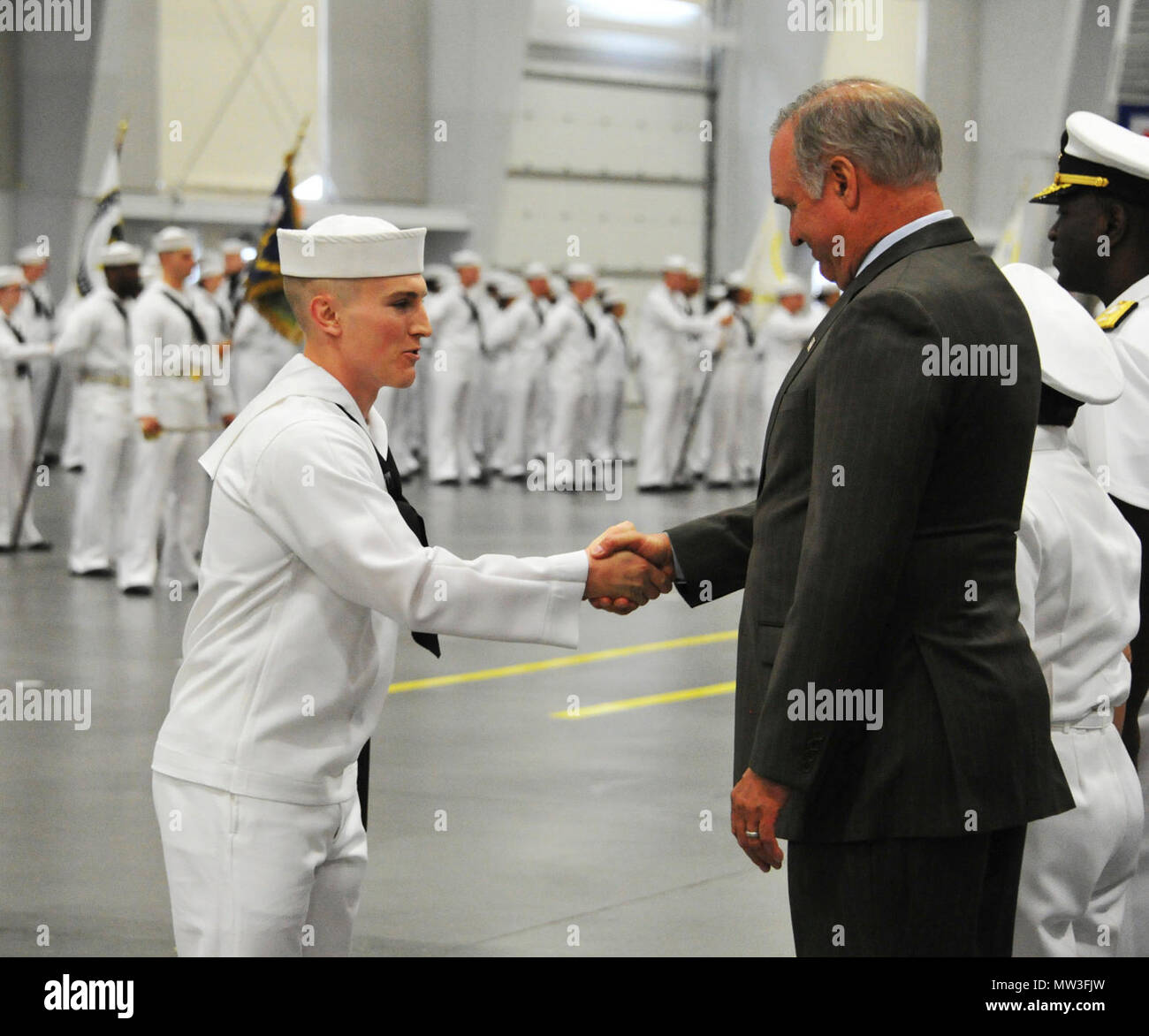 GREAT LAKES, Il. (April. 28, 2017) A recruit award winner shakes the ...