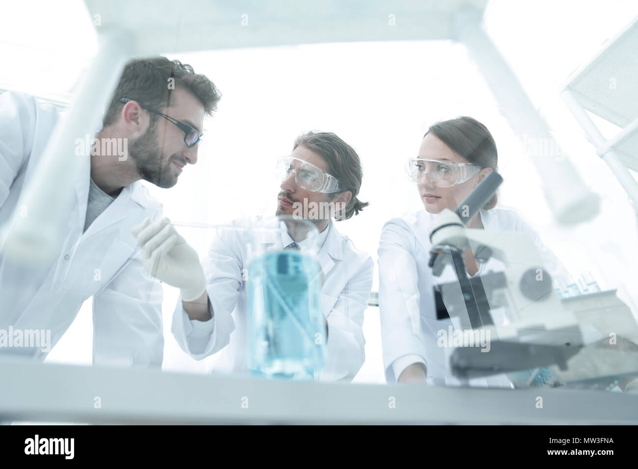 Chemistry dropper researching science lab hi-res stock photography and ...