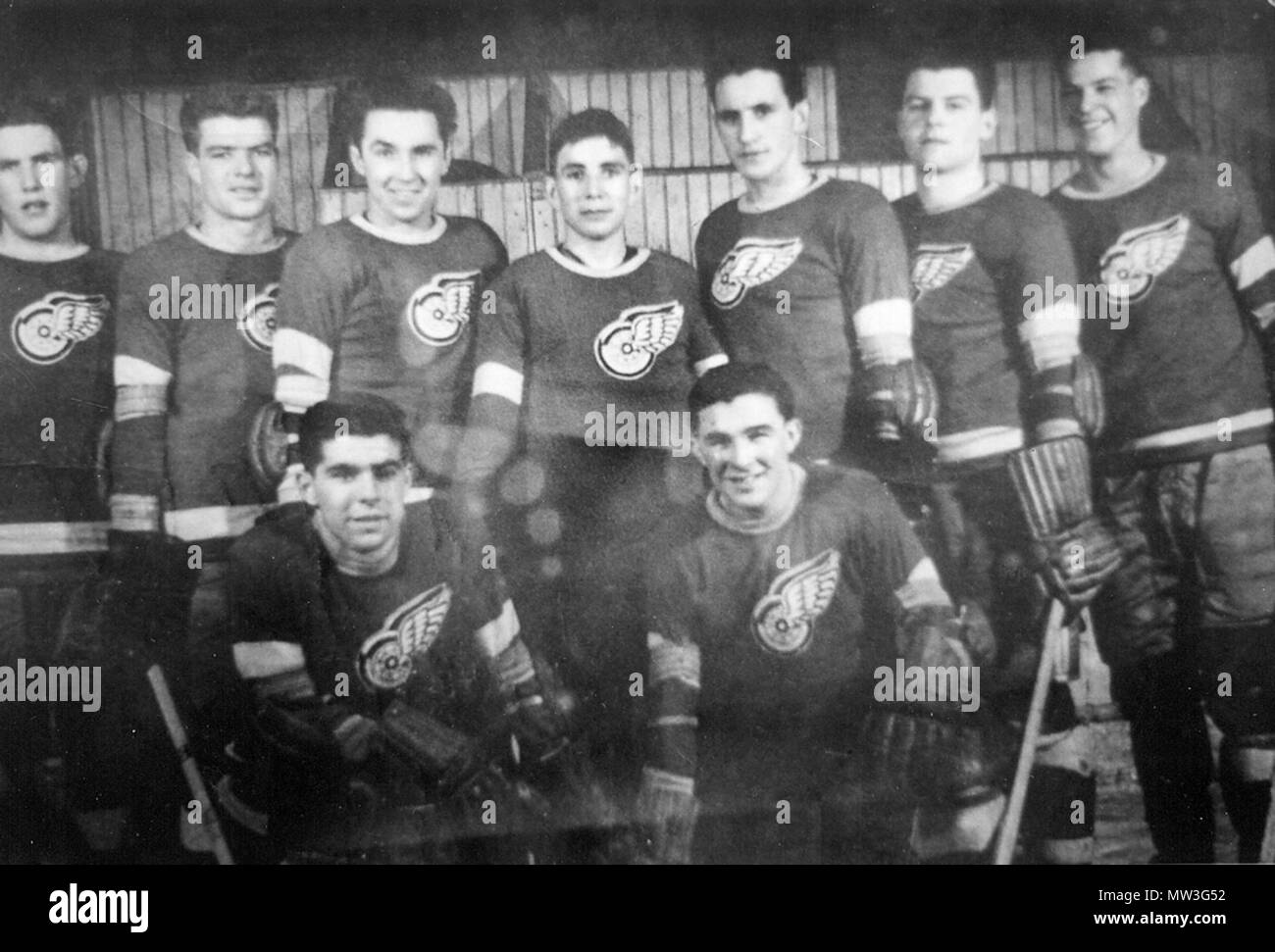 . English: Photographer unknown. Photo taken in 1944-45 at Galt Arena ...
