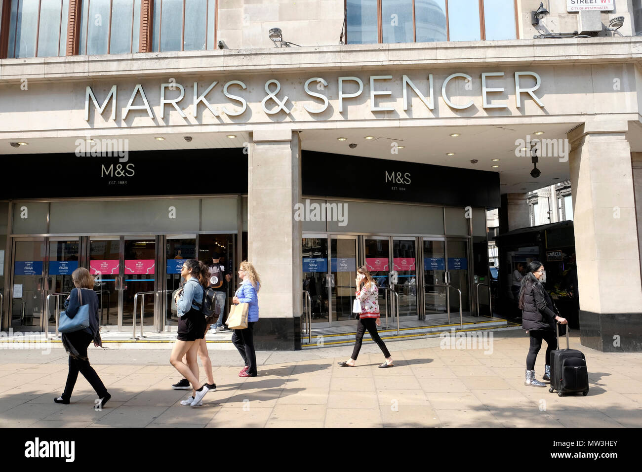 Marks & spencer oxford street hi-res stock photography and images - Alamy