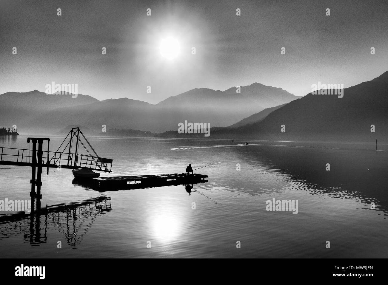Lago lario Black and White Stock Photos & Images - Alamy