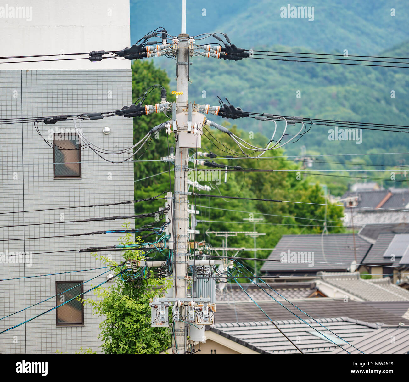 Wiring wire street light hi-res stock photography and images - Alamy
