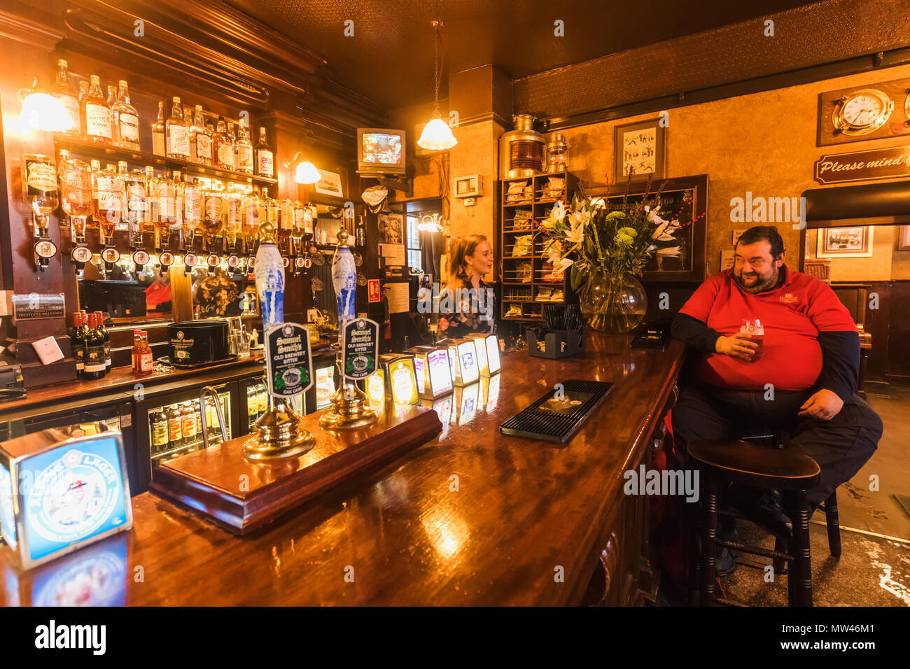 Traditional Barmaid High Resolution Stock Photography and Images - Alamy