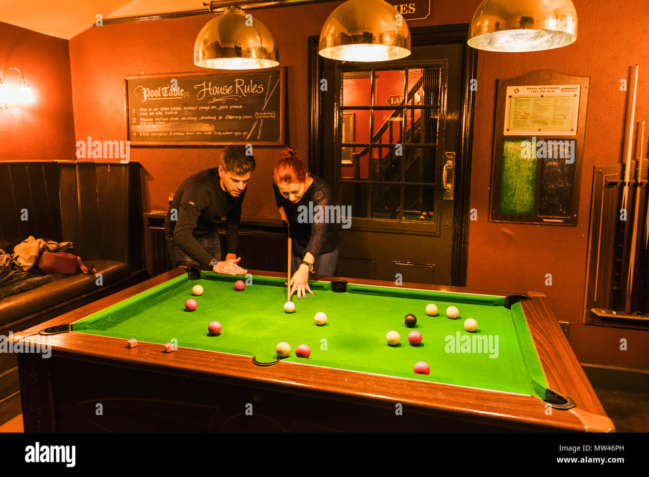 English pool table hi-res stock photography and images - Alamy