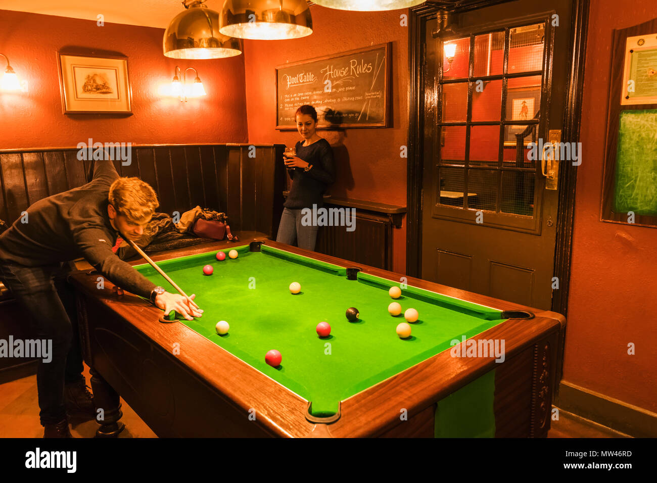 Pool Table Uk Pub High Resolution Stock Photography and Images - Alamy