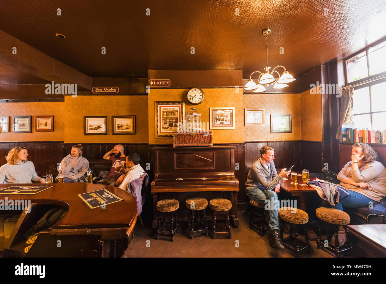 Anchor tap pub hi-res stock photography and images - Alamy