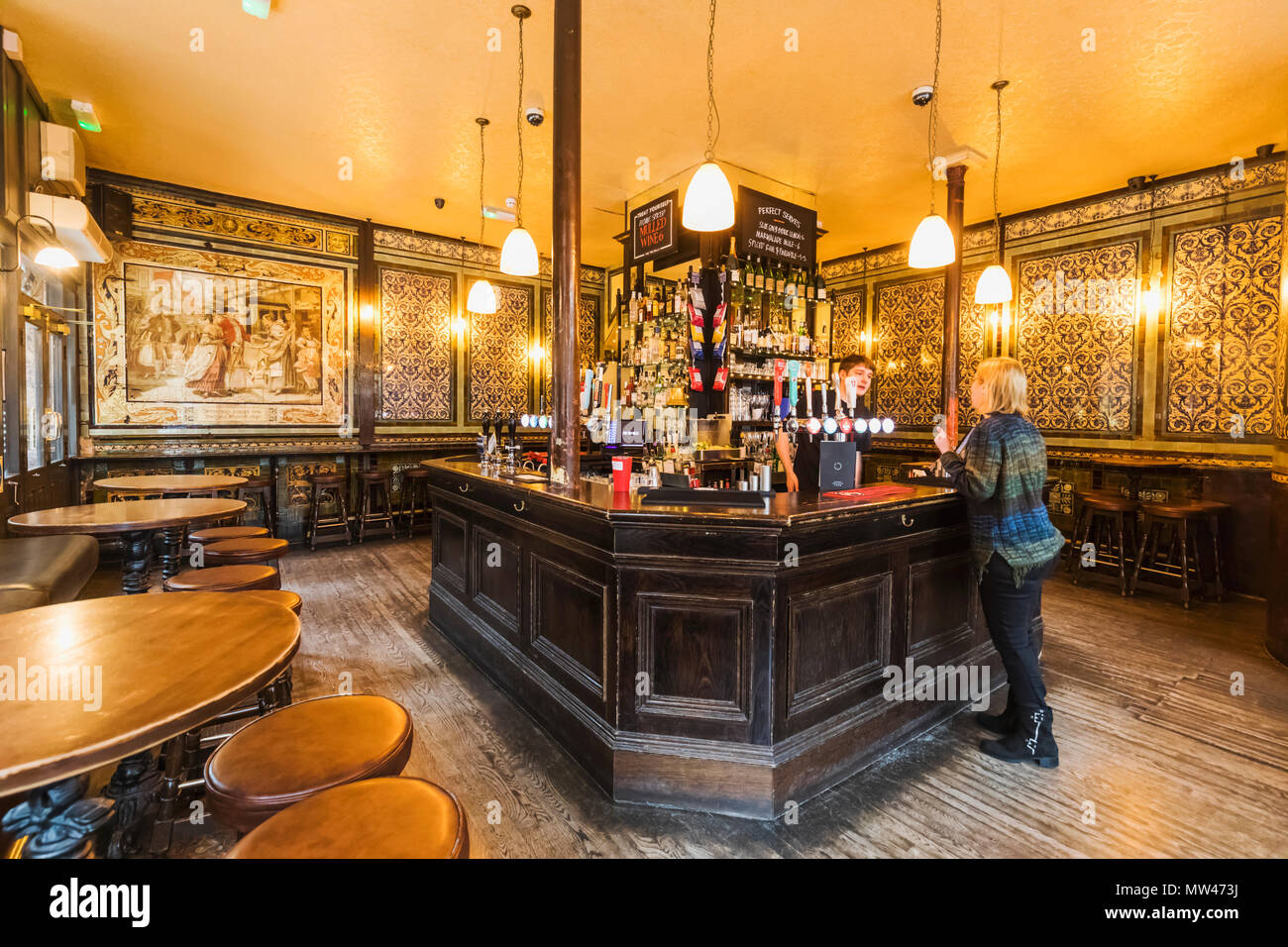 England, London, Shoreditch, Spitafields, The Ten Bells Pub Stock Photo ...