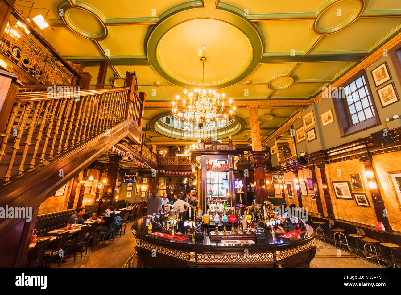 England, London, The City of London, The Counting House Pub Stock Photo ...