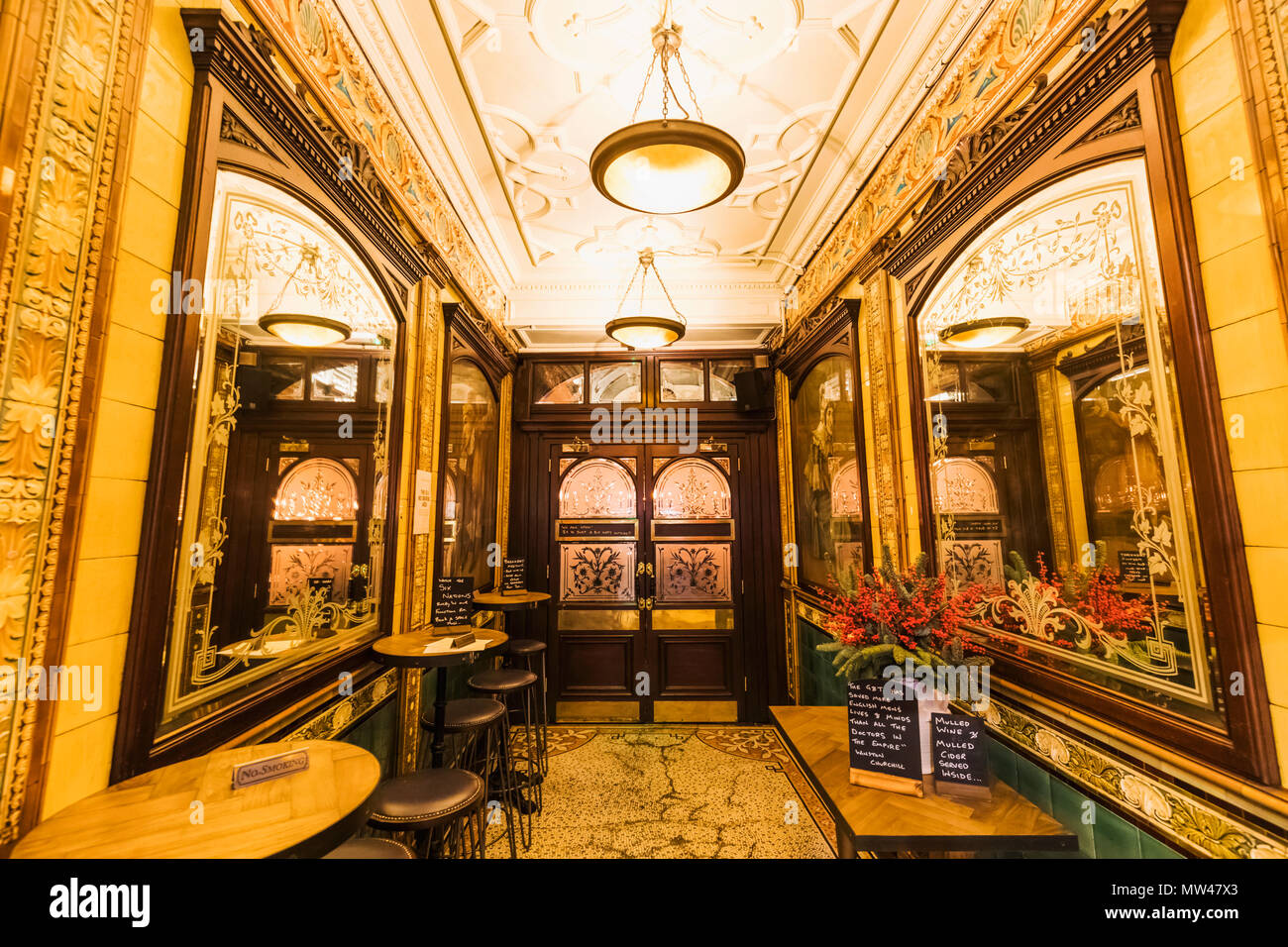 England, London, The City of London, The Punch Tavern Pub Stock Photo ...